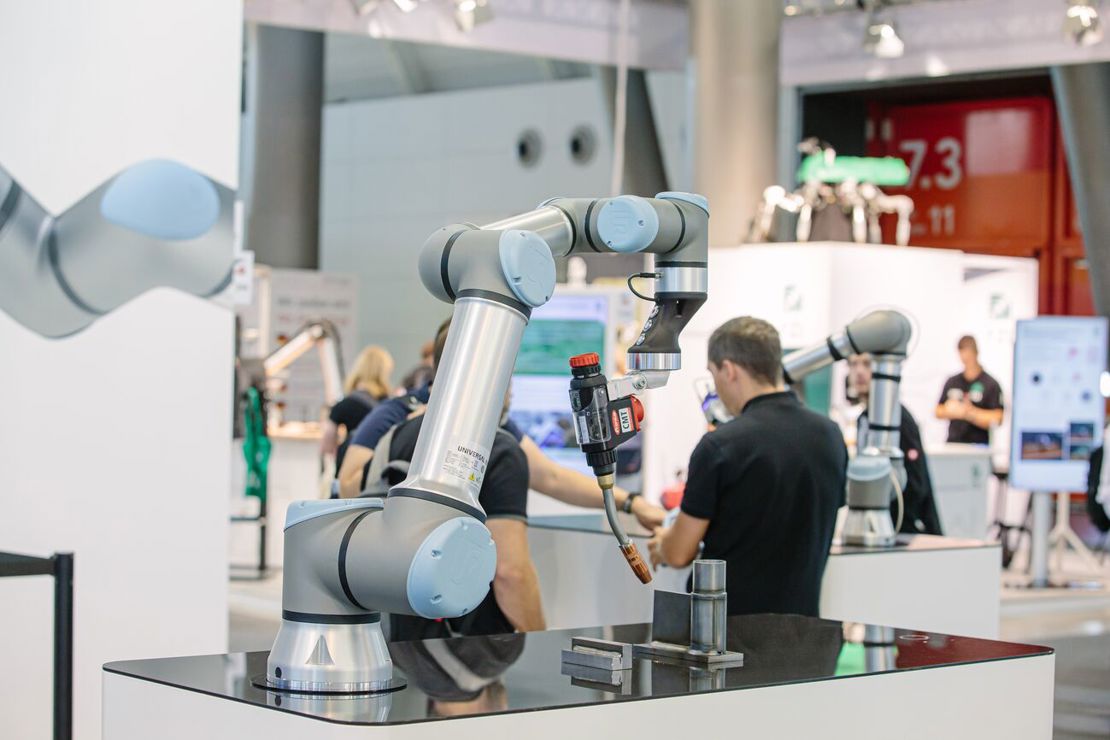 UR16e | Buy a collaborative robot arm from Universal Robots UR16e | Buy a collaborative robot arm from Universal Robots