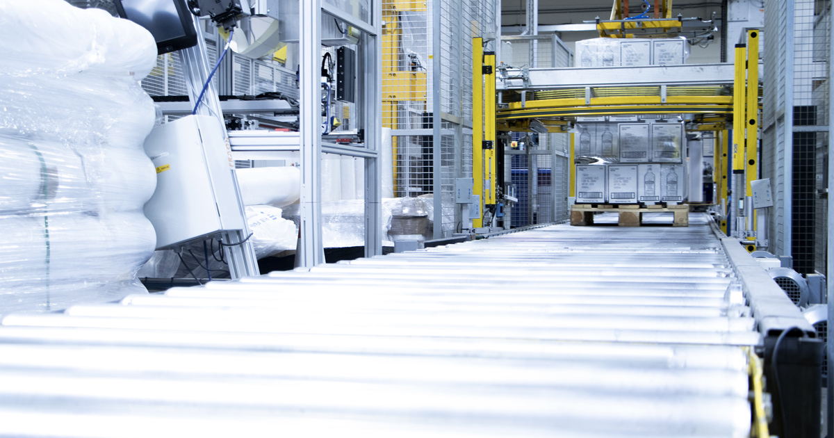 Internal transport and pallet handling